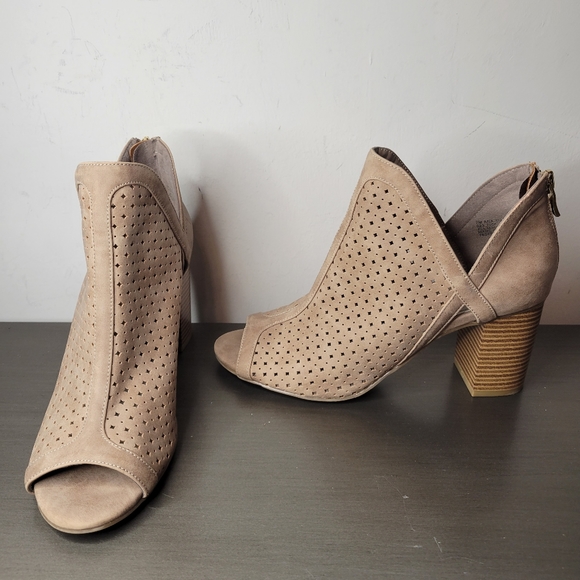 a.n.a | Shoes | Anaa New Approach Tan Laser Cut Open Toe High Heel Zip ...